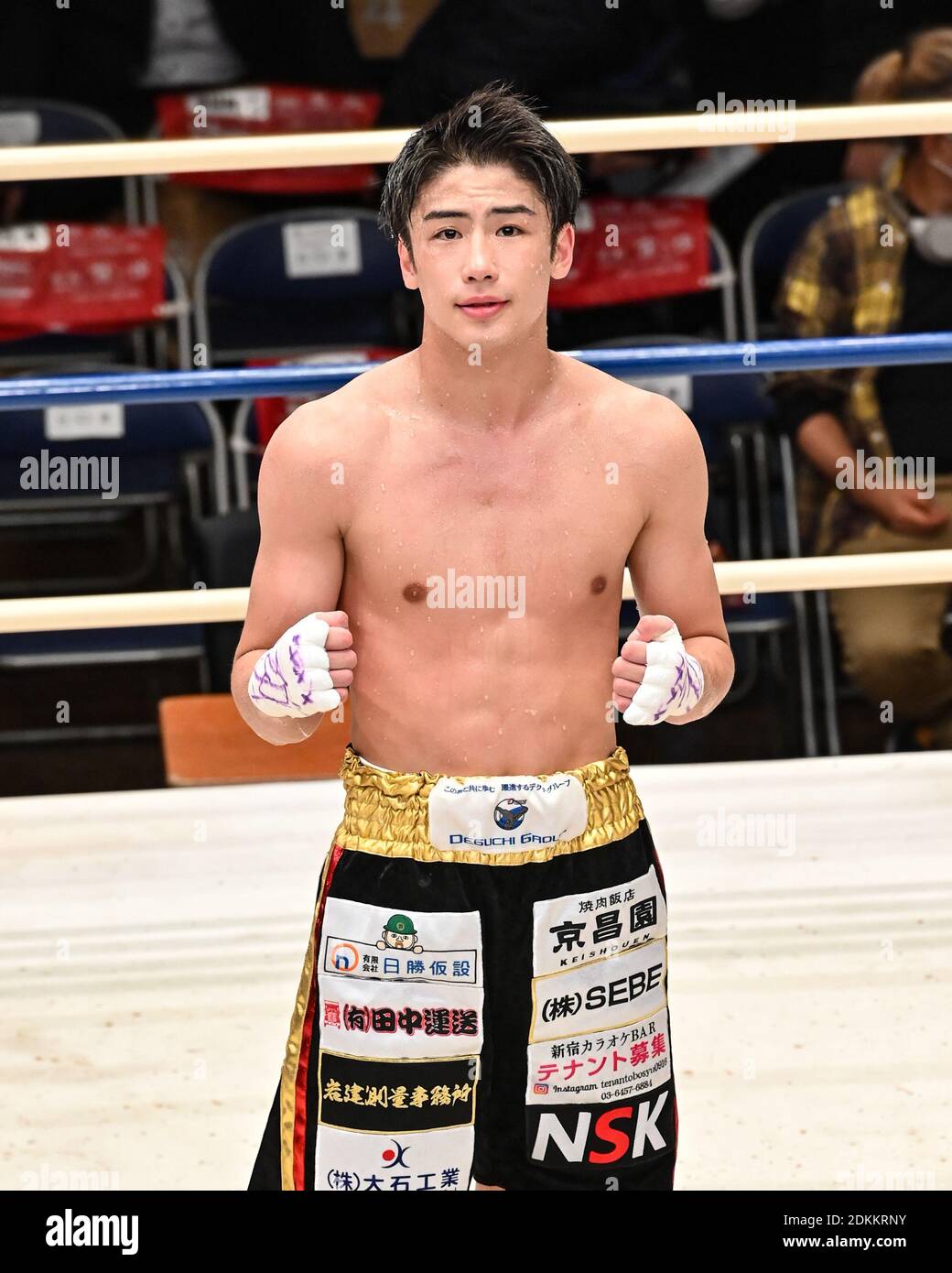 Tokyo, Japan. 10th Dec, 2020. Rentaro Kimura Boxing : 8R 60kg weight ...