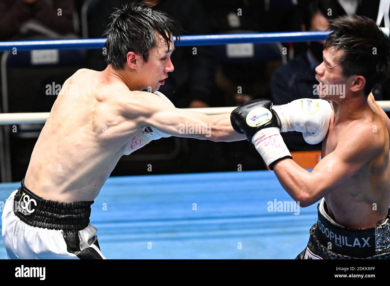 Tokyo, Japan. 14th Dec, 2020. (L-R) Kenta Nakagawa, Ryoji Fukunaga Boxing : WBO Asia Pacific ...