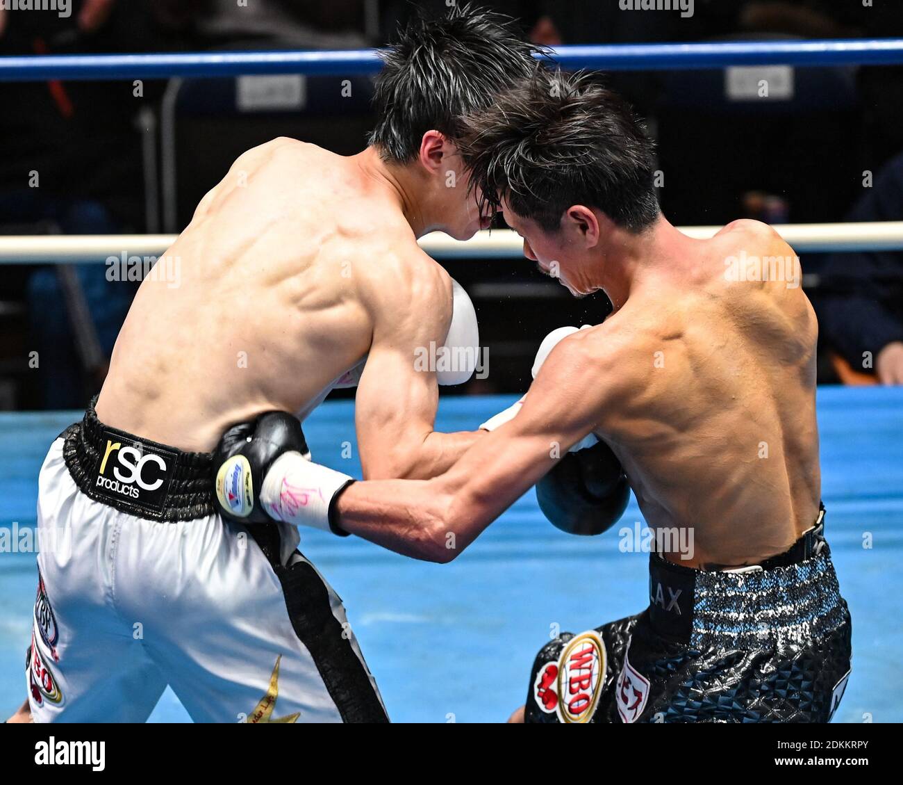 Tokyo, Japan. 14th Dec, 2020. (L-R) Kenta Nakagawa, Ryoji Fukunaga Boxing : WBO Asia Pacific ...