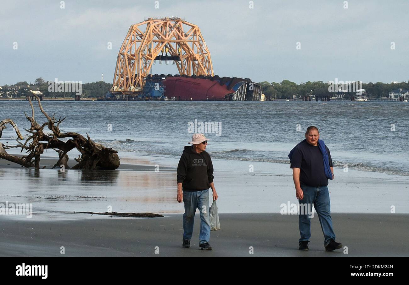 Golden ray cargo ship hi-res stock photography and images - Alamy