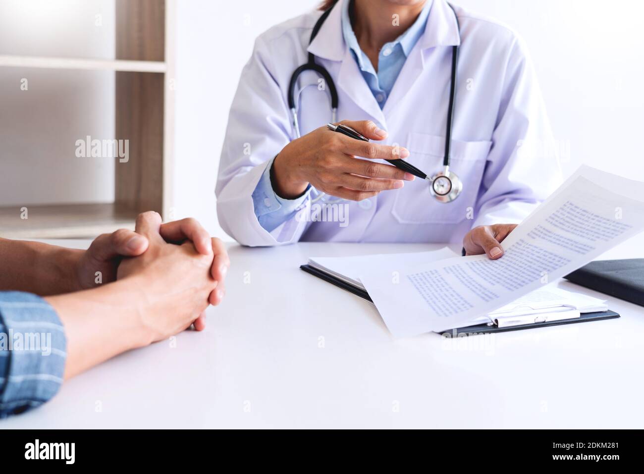 Paramedic ambulance patient report hi-res stock photography and images ...