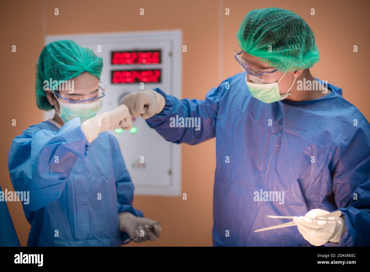 Fist bump doctor hi-res stock photography and images - Alamy