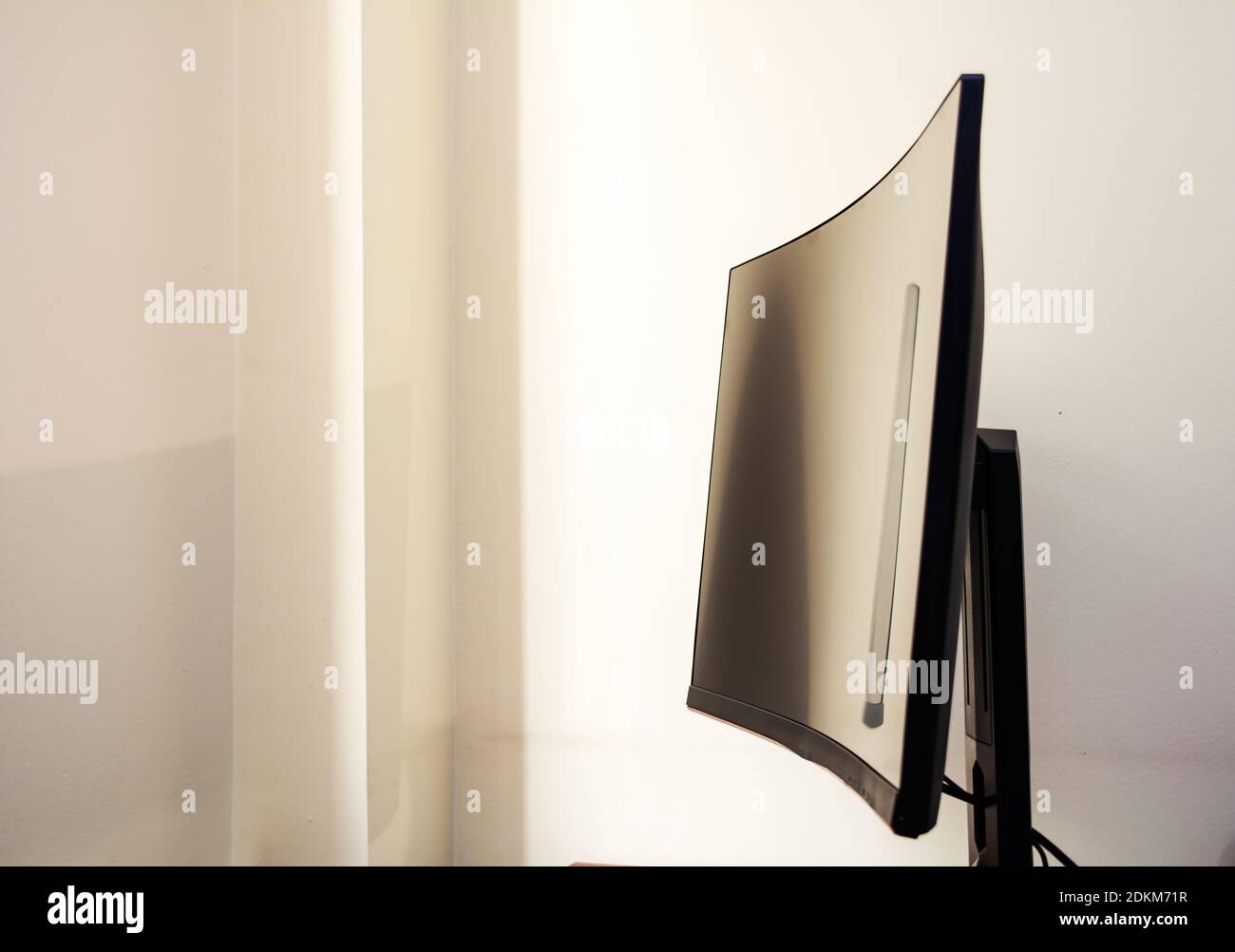Slim, curbed monitor for computer gaming Stock Photo - Alamy