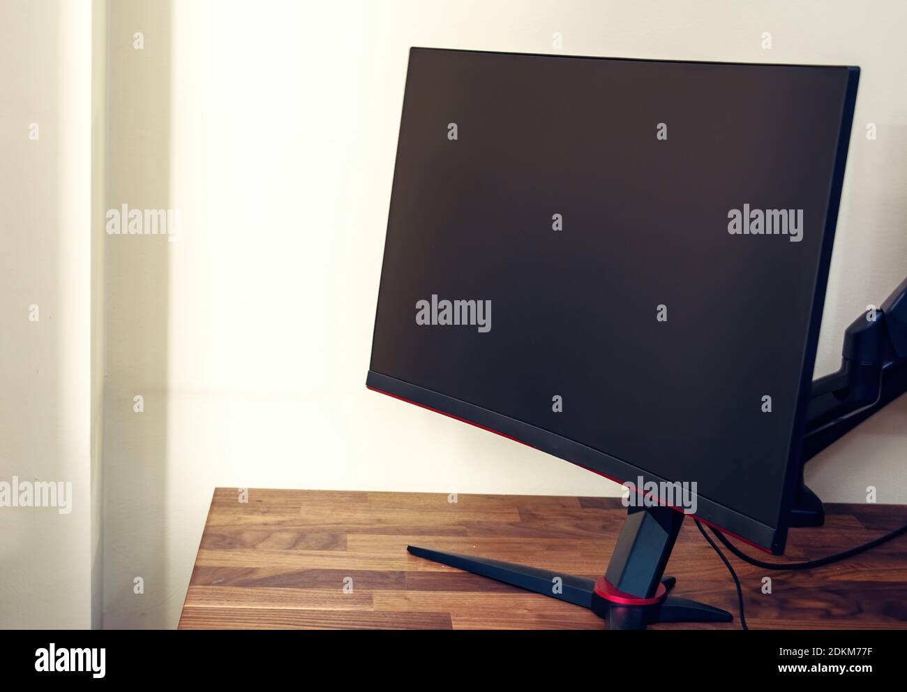 Slim, curbed monitor for computer gaming Stock Photo - Alamy