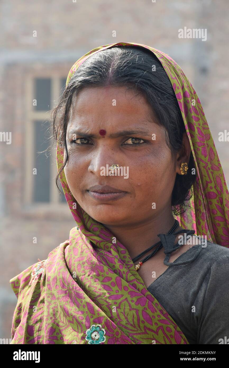 Worker woman sari person hi-res stock photography and images - Alamy