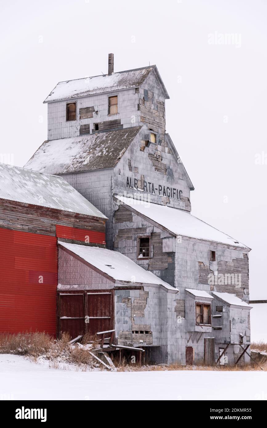 Raley, Alberta - December 13, 2020: Old Alberta Pacific Grain Company ...