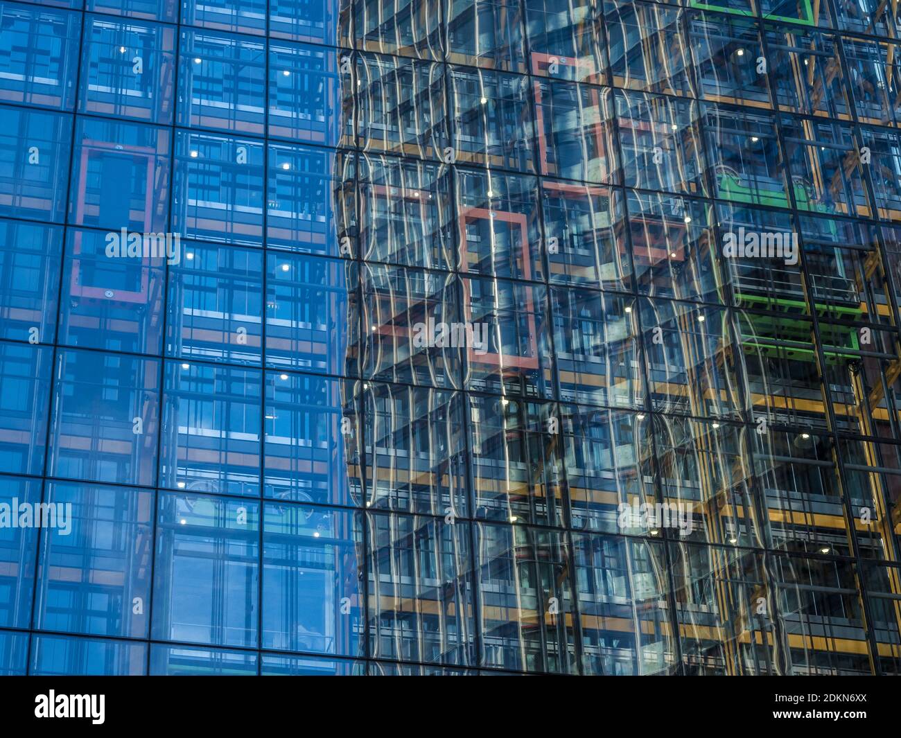 Glass elevator exterior High Resolution Stock Photography and Images ...