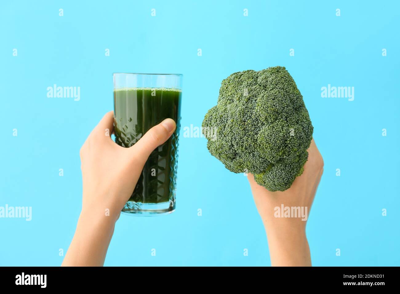 Hands glass broccoli juice hi-res stock photography and images - Alamy