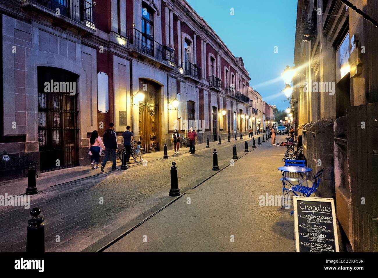 Cobblestone street in historic district hi-res stock photography and ...