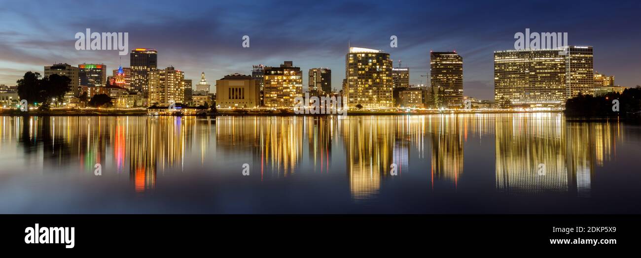 Downtown oakland skyline night hi-res stock photography and images - Alamy