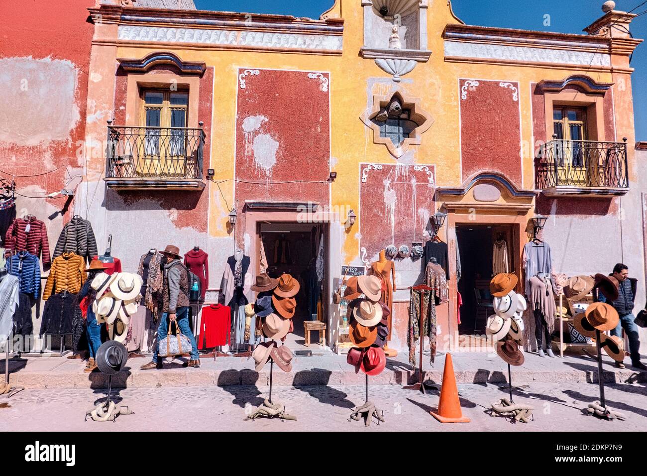 Sombrero mexico souvenirs hat hi-res stock photography and images - Alamy