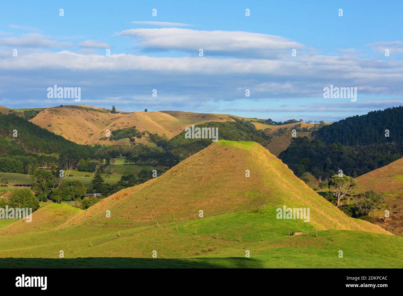 Beautiful rural landscape of the New Zealand at sunrise Stock Photo - Alamy