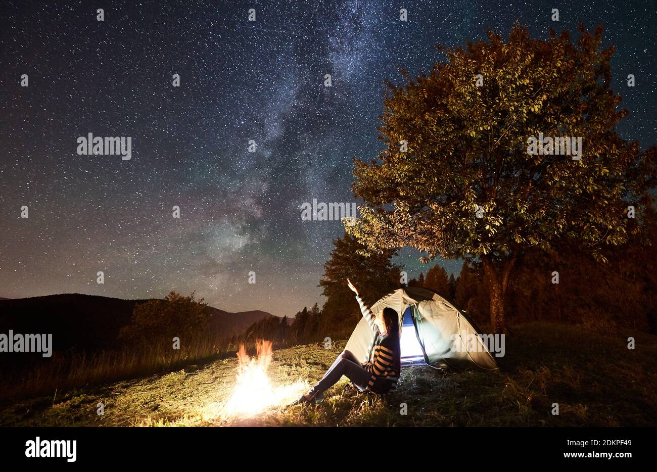 Beside camp fire hi-res stock photography and images - Alamy