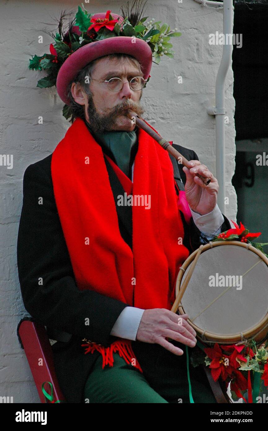 Pipe and tabor hi-res stock photography and images - Alamy