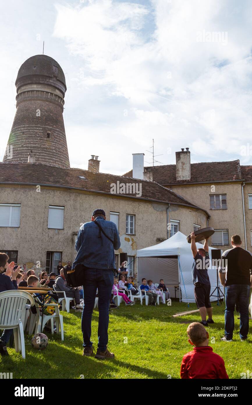 100 kg hi-res stock photography and images - Alamy