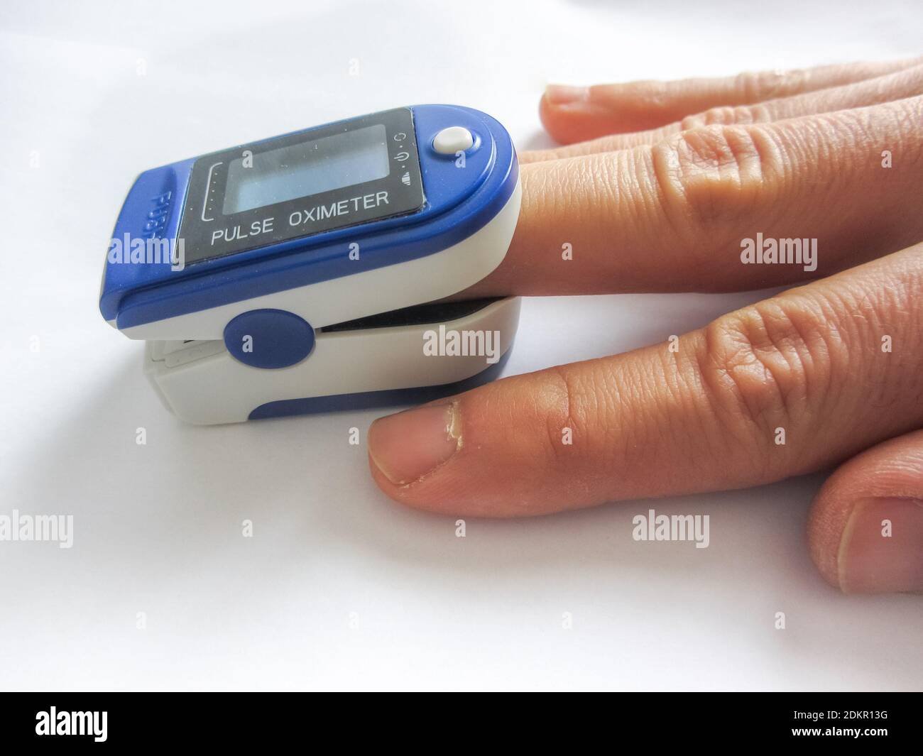 oximeter to determine the percentage saturation of oxygen in hemoglobin ...