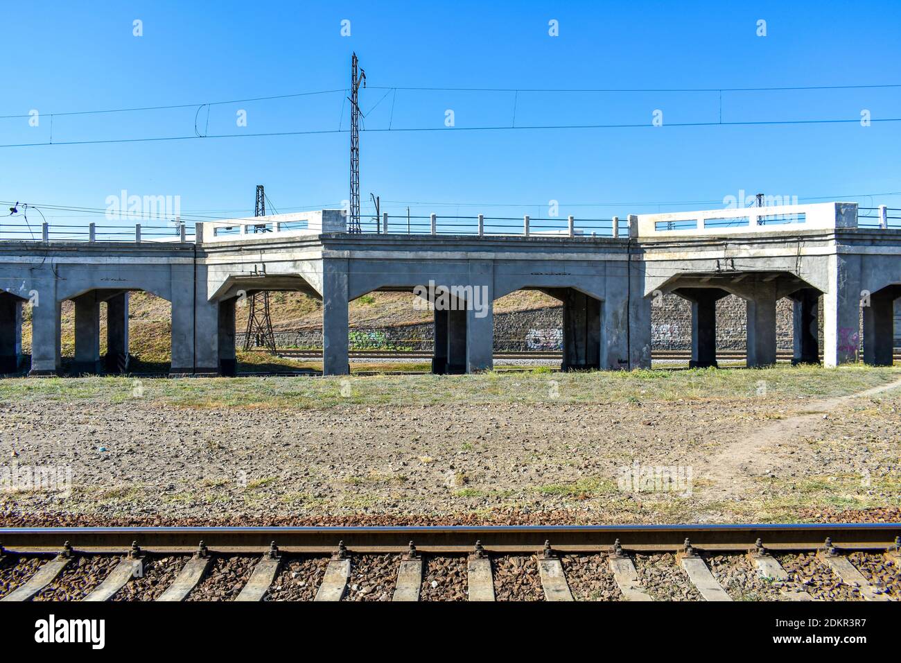 Frontal view of the railway bridge Stock Photo - Alamy