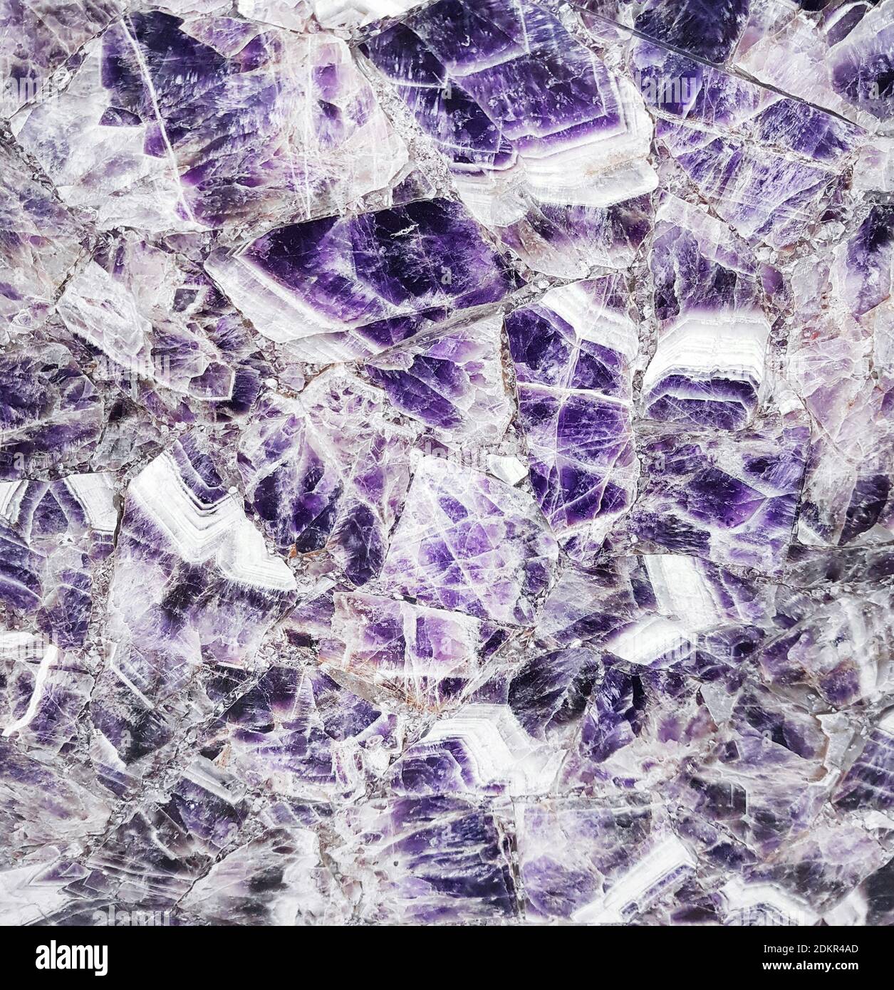 Purple crystals hi-res stock photography and images - Alamy