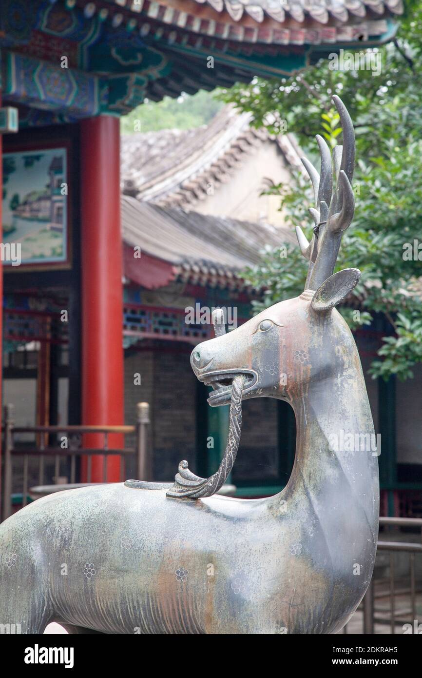 Bronze deer in front of Le Shou Tang (乐寿堂), Summer Palace Beijing Stock ...