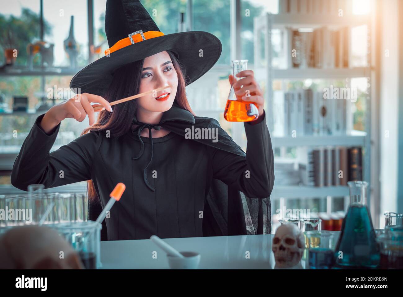 Horror woman experiment hi-res stock photography and images - Alamy