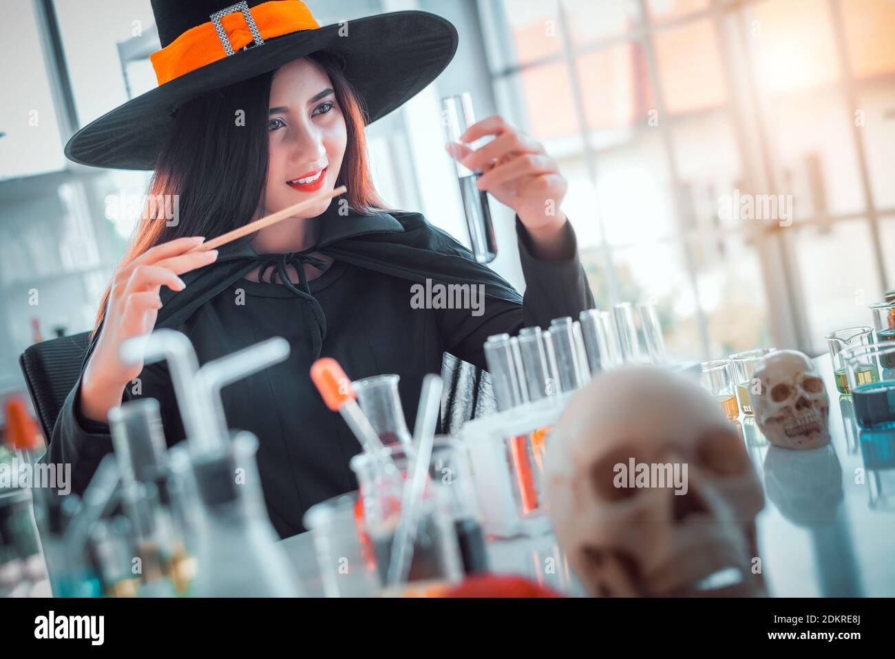 Horror woman experiment hi-res stock photography and images - Alamy