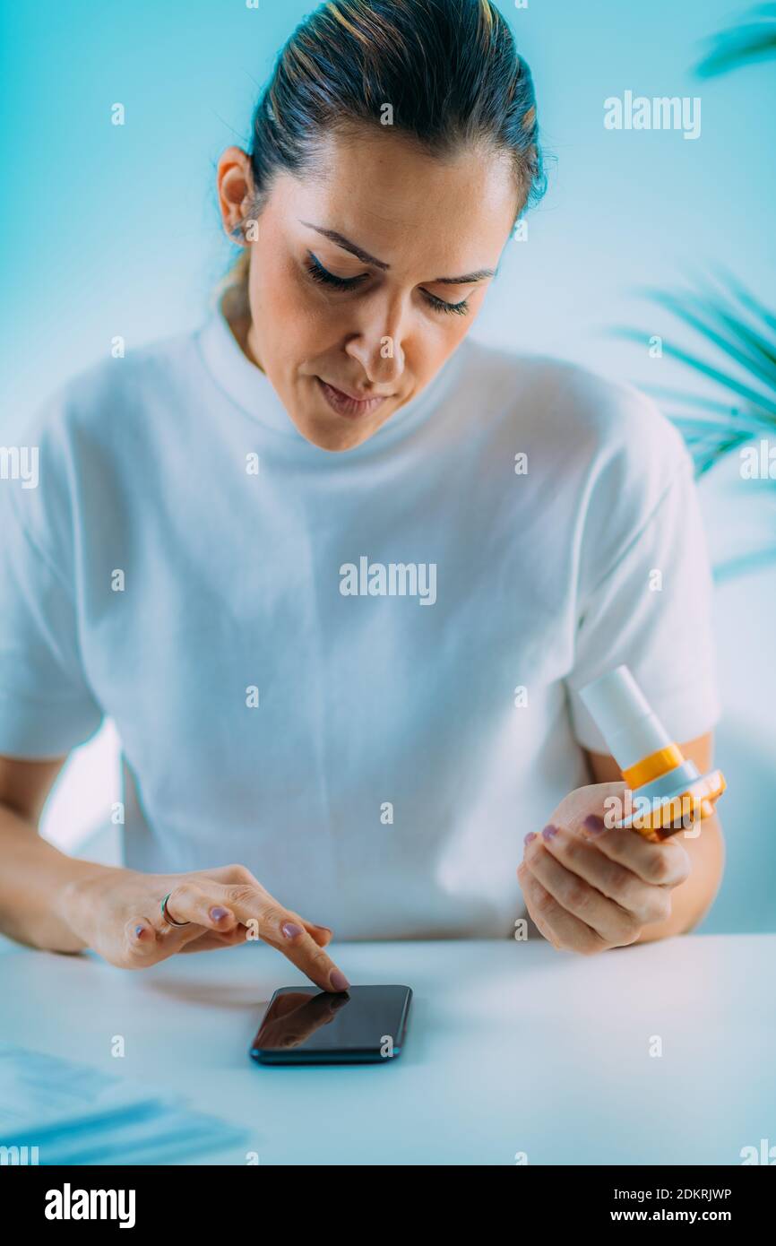 Smart inhaler hi-res stock photography and images - Alamy