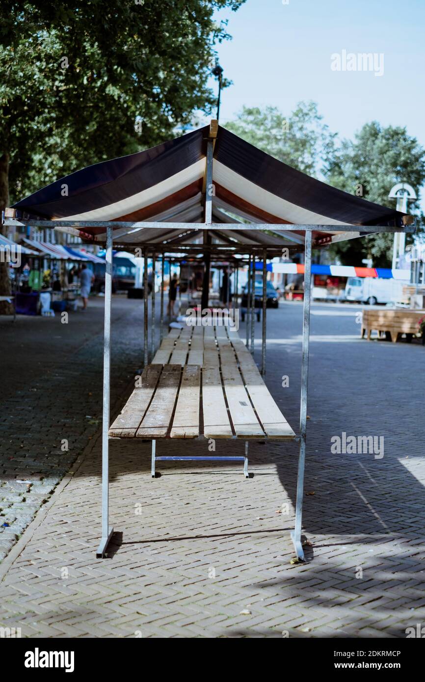 Market stall empty wood hi-res stock photography and images - Alamy