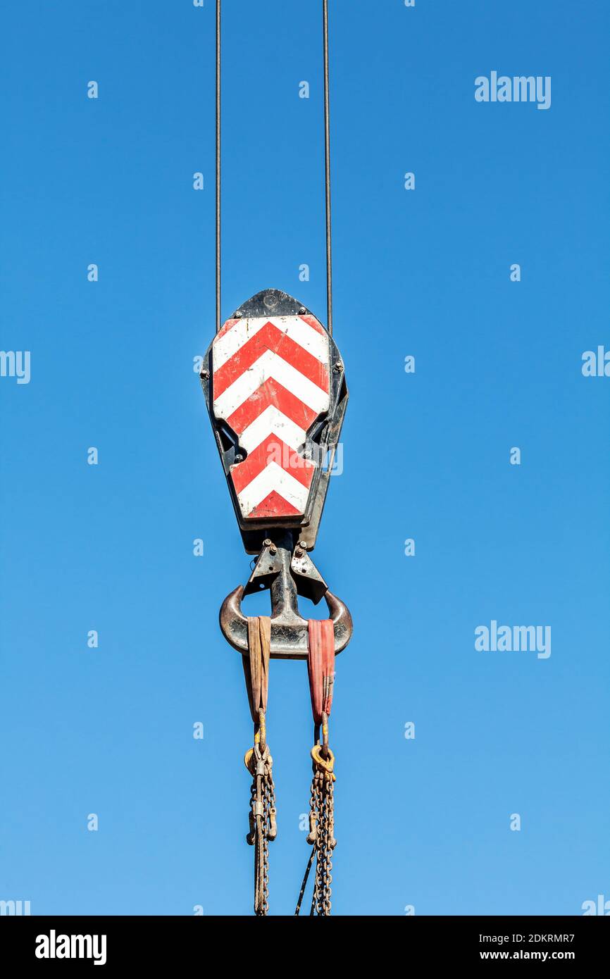Lifting hook crane and chain links. Lifting hook for heavy loads Stock ...