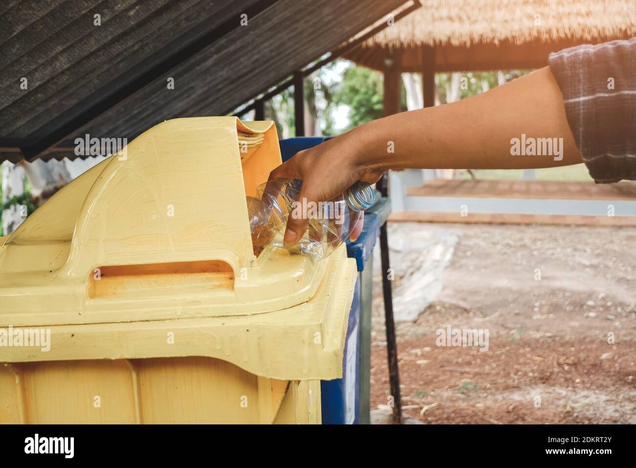 Dumping body hi-res stock photography and images - Alamy