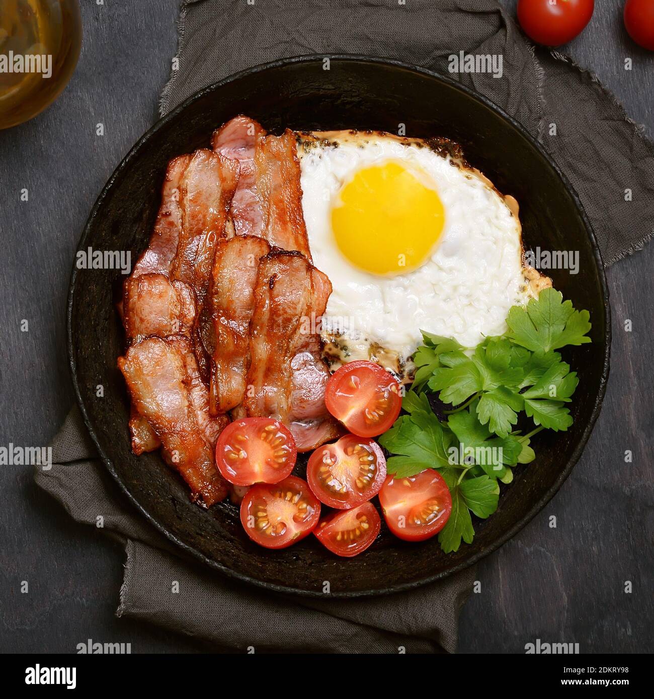 Flat lay fried bacon hi-res stock photography and images - Alamy