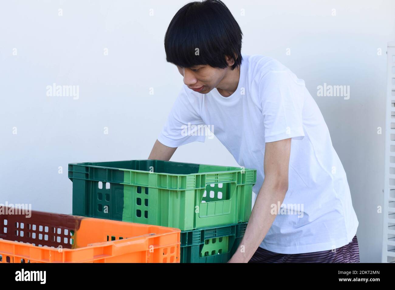 Carrying Crates High Resolution Stock Photography and Images - Alamy
