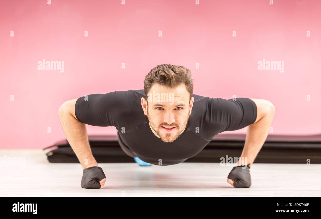 Muscular man training with planks hi-res stock photography and images ...