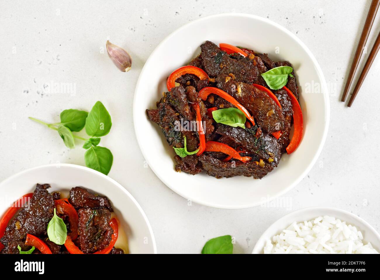Thai beef stir-fry with pepper and basil in bowl. Top view, flat lay ...