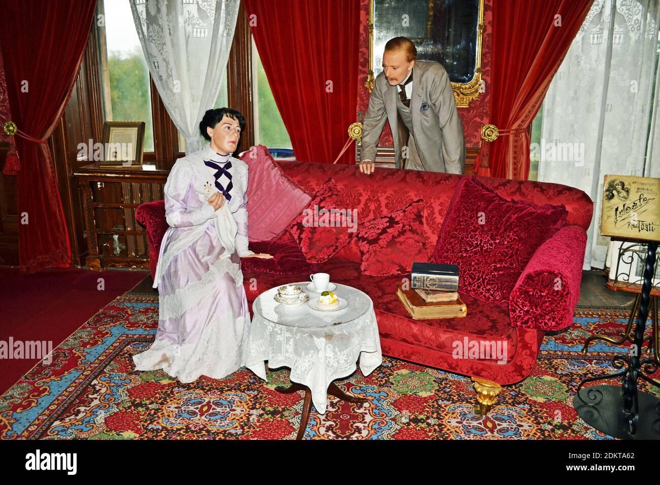 Castle party rooms hi-res stock photography and images - Alamy