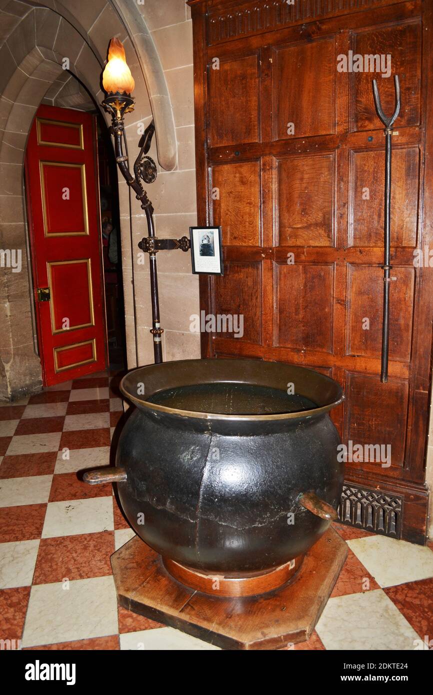 Giant cauldron in the Great Hall at Warwick Castle, Warwickshire, UK ...