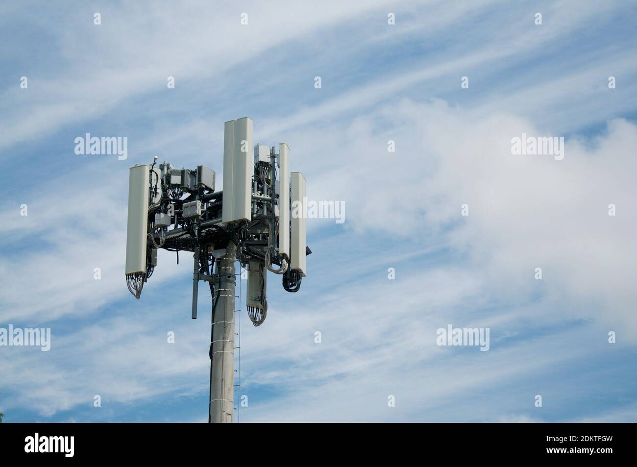 5g antenna hi-res stock photography and images - Alamy