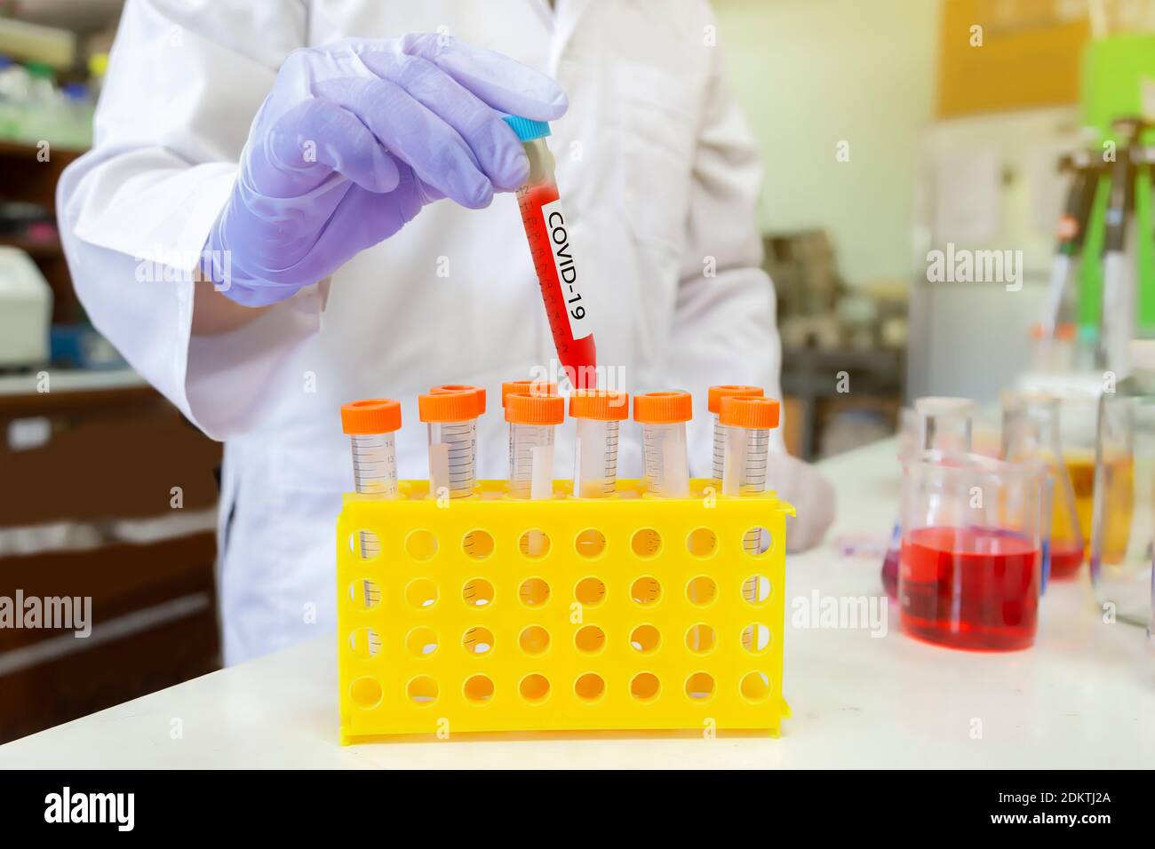 Pathogen laboratory hi-res stock photography and images - Alamy