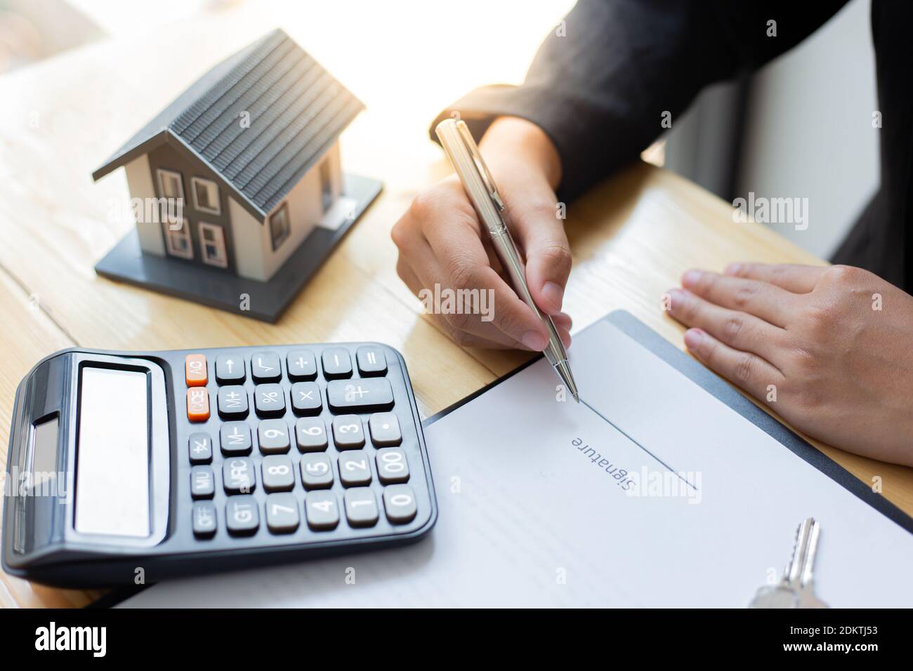 Signing day hi-res stock photography and images - Alamy