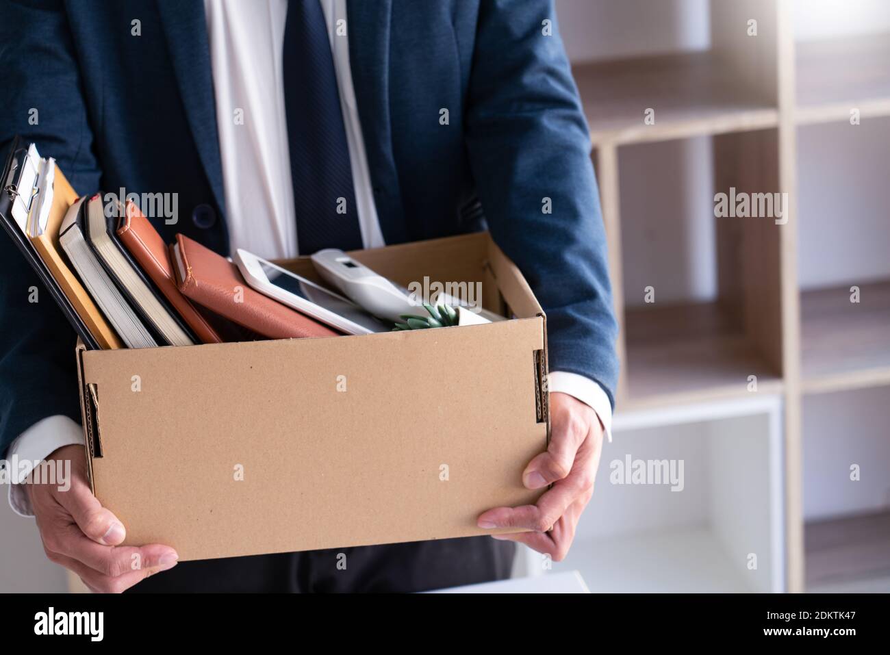 Men office leaving box hi-res stock photography and images - Alamy