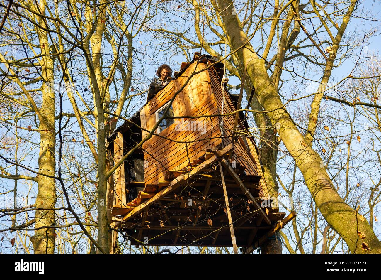 Wendover, Buckinghamshire, UK. 15th December, 2020. A new tree house is ...