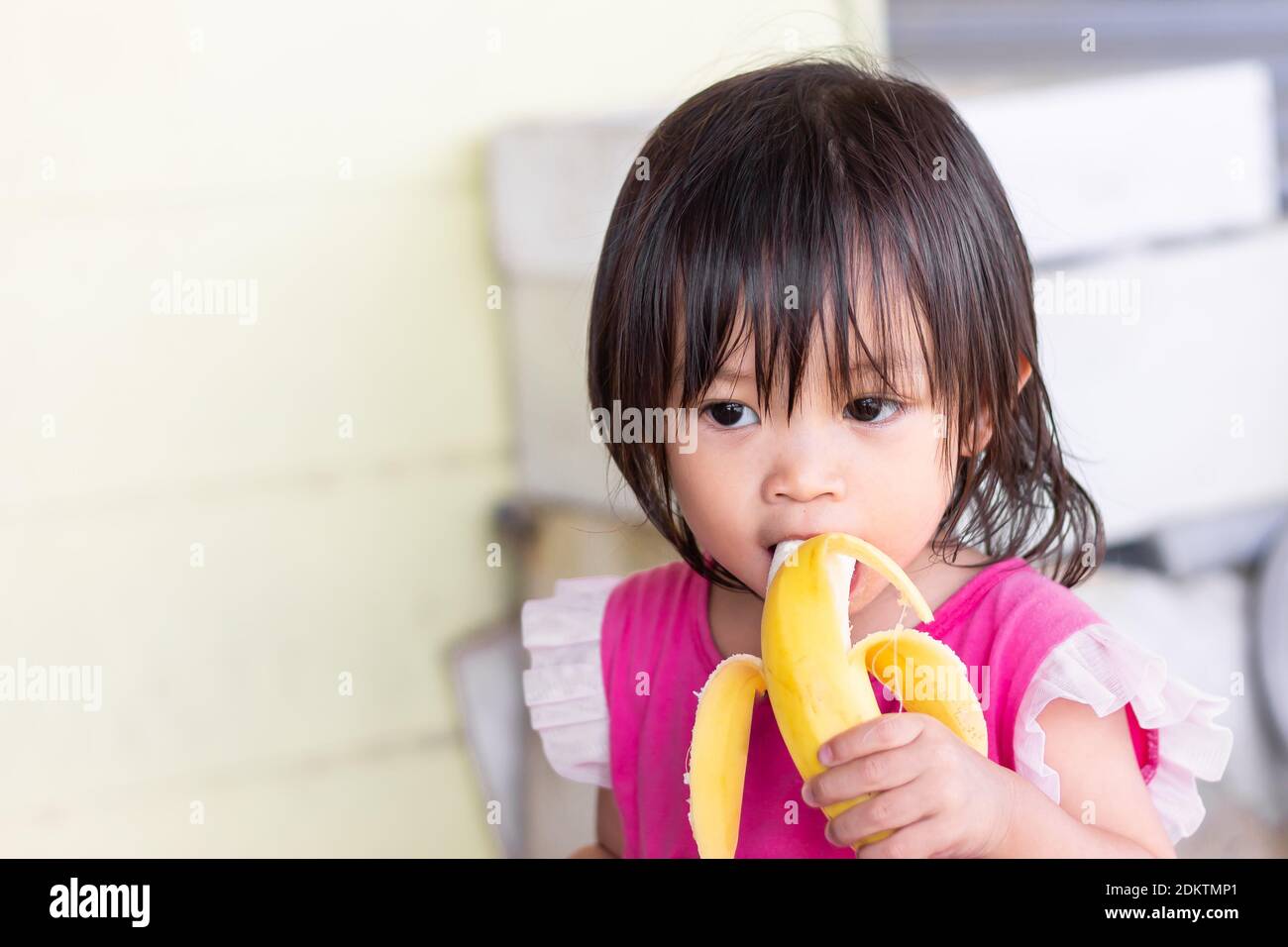 Japanese eating banana hi-res stock photography and images - Alamy