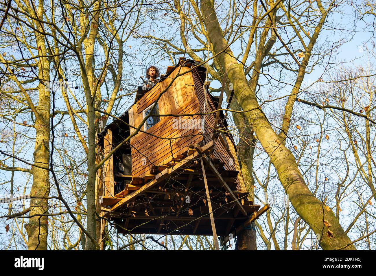 Wendover, Buckinghamshire, UK. 15th December, 2020. A new tree house is ...
