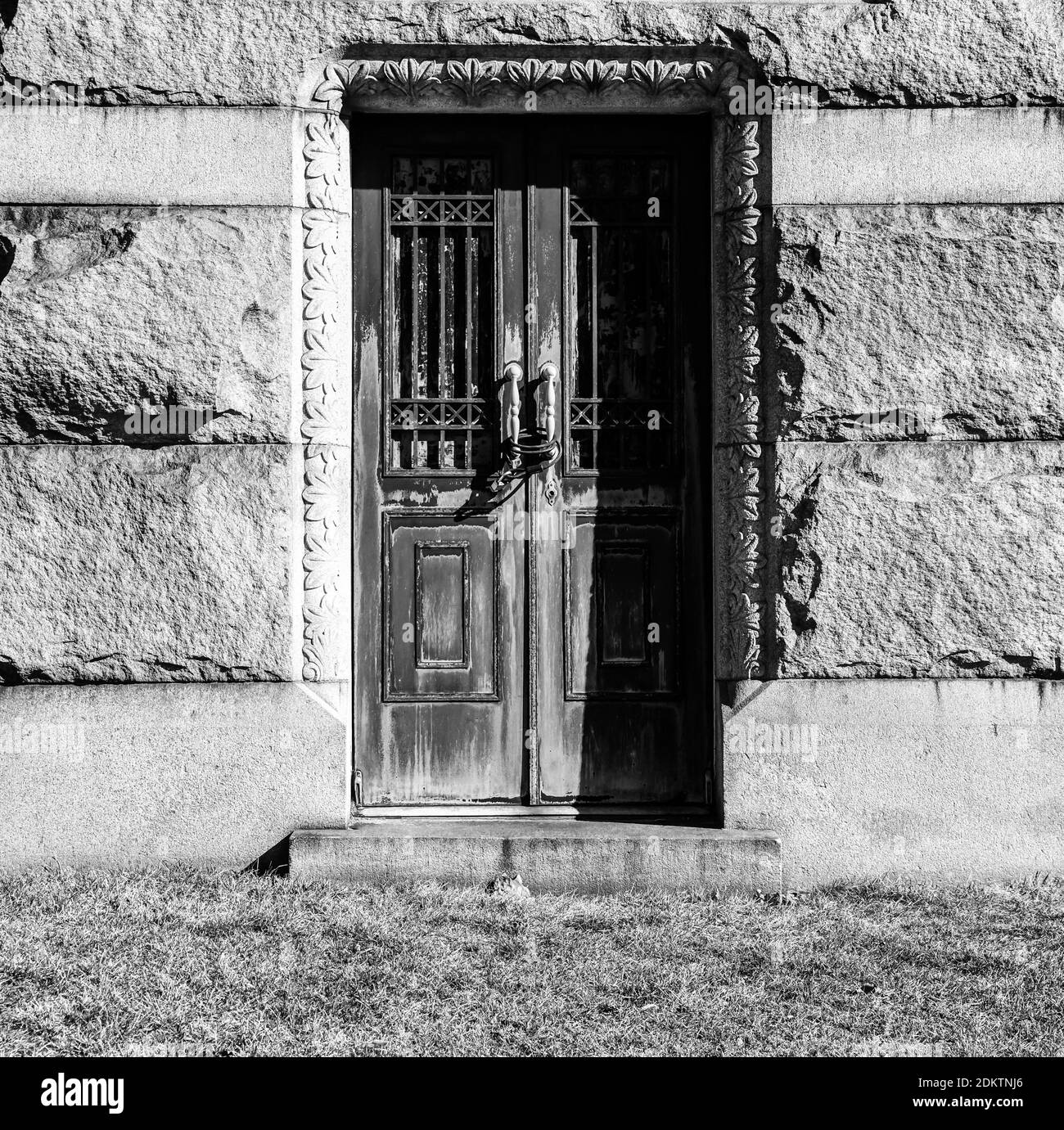 Historic wall of the cemetery hi-res stock photography and images - Alamy