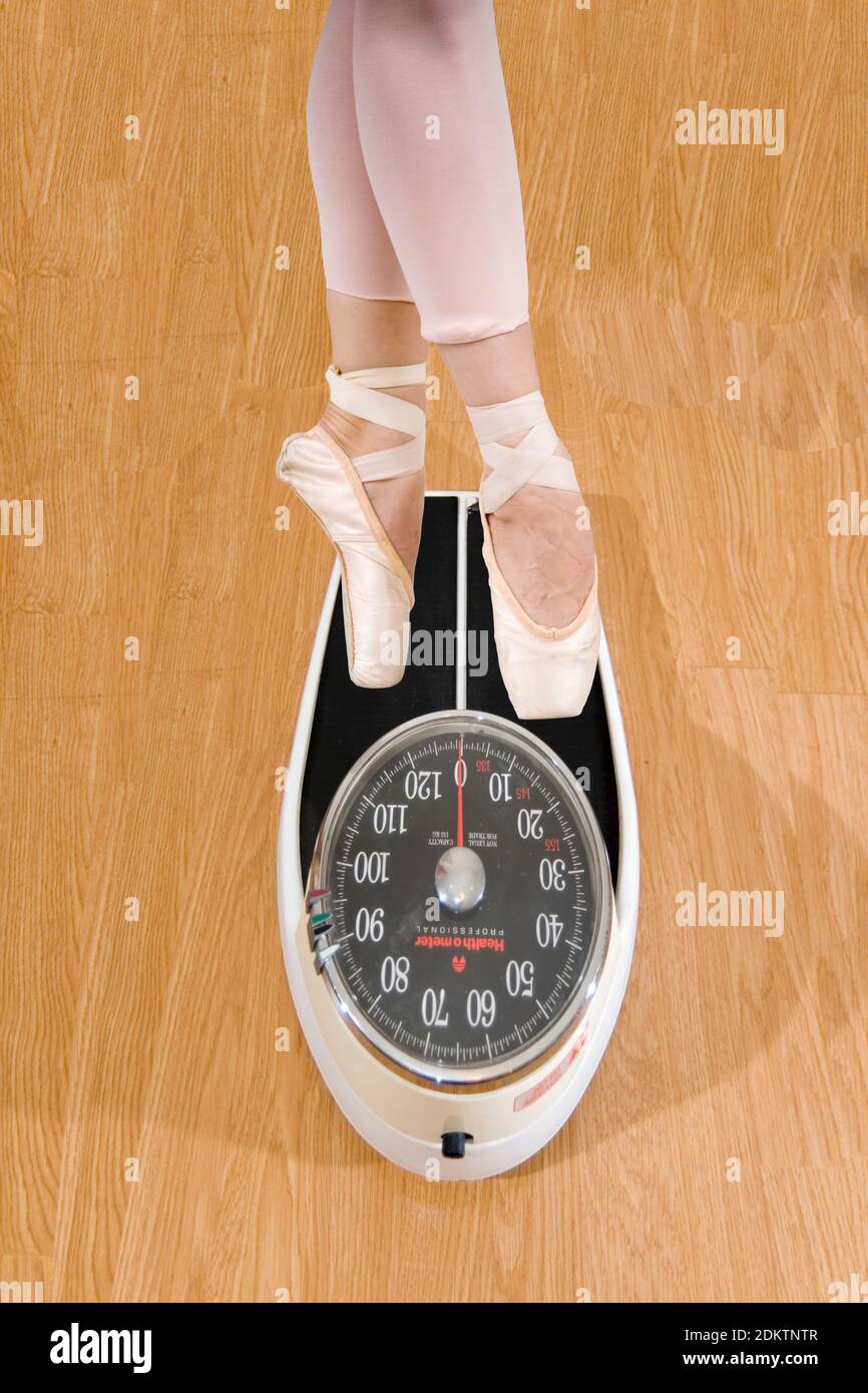 Girl weighing herself scale hi-res stock photography and images - Alamy