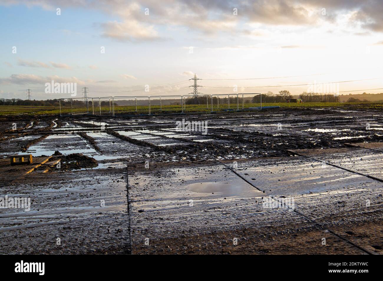 Aylesbury Vale, Buckinghamshire, UK. 15th December, 2020. HS2 have ...