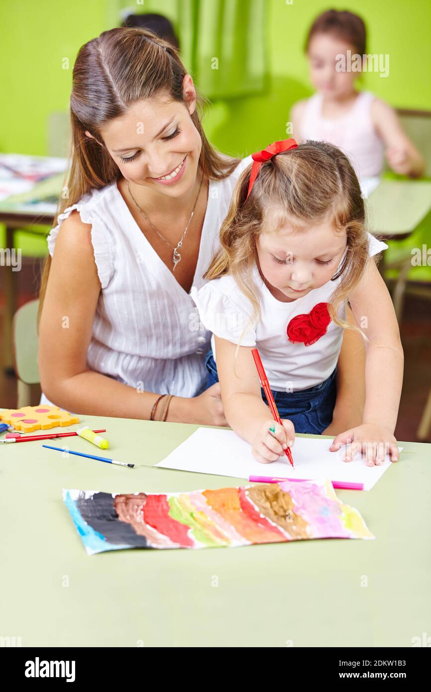 Kids art class paper 10 years hi-res stock photography and images - Alamy