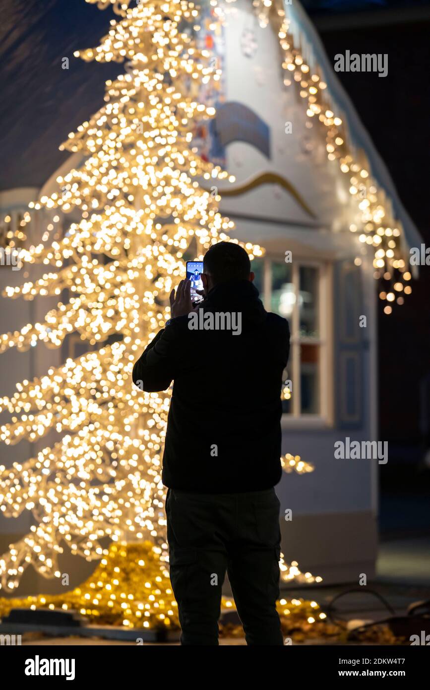 Tree of lights, Christmas tree with many lights, on Kennedyplatz, Essen ...