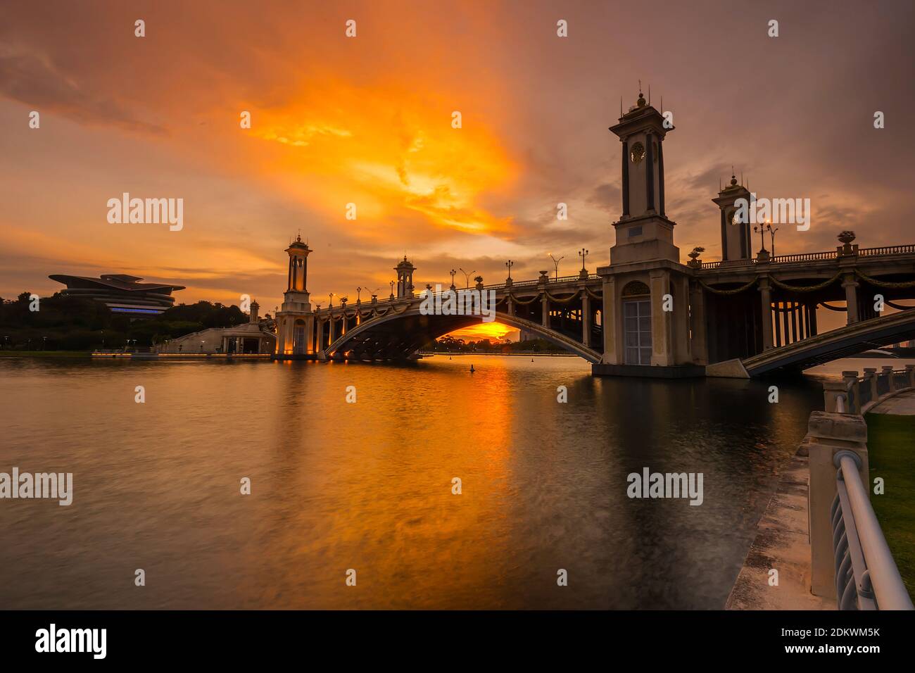 Time zone bridge hi-res stock photography and images - Alamy
