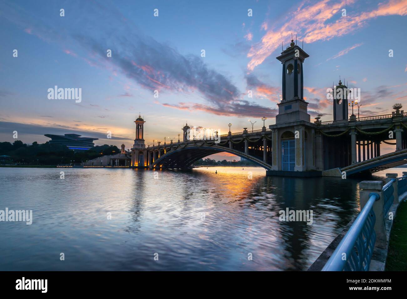 Time zone bridge hi-res stock photography and images - Alamy