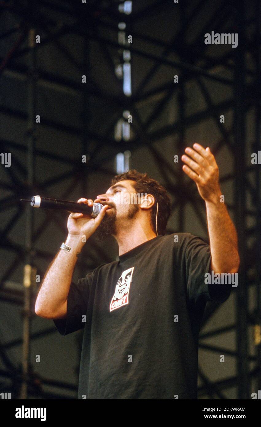 Serj Tankian performing in System of a Down at the Leeds Festival 2001 ...